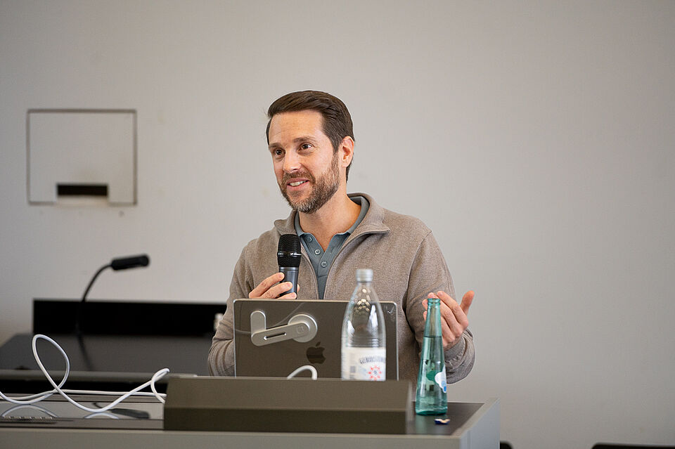 Wie Mirko Drotschmann Wissen auf YouTube vermittelt - Institut für ...